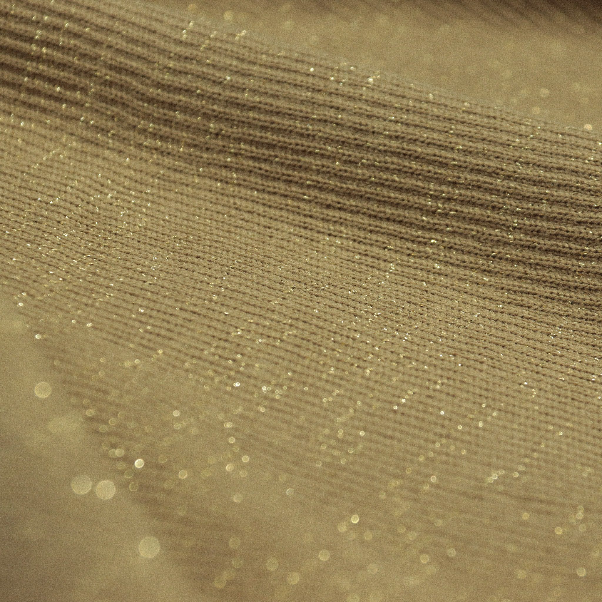 Trikotaža – Elastični Materijali za Odeću i Modele